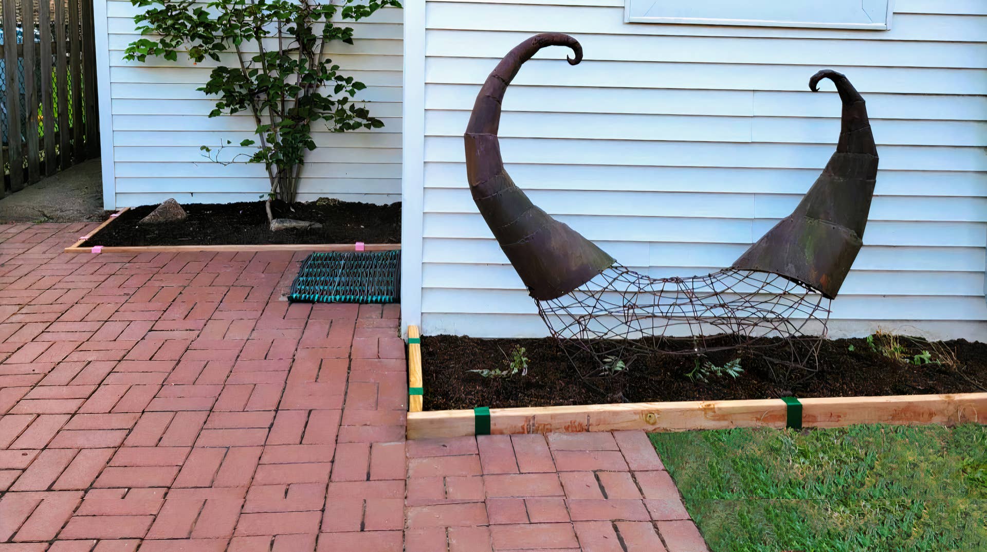 35 Landscape Edging Ideas for an Extra Classy Lawn and Garden - Parade ...