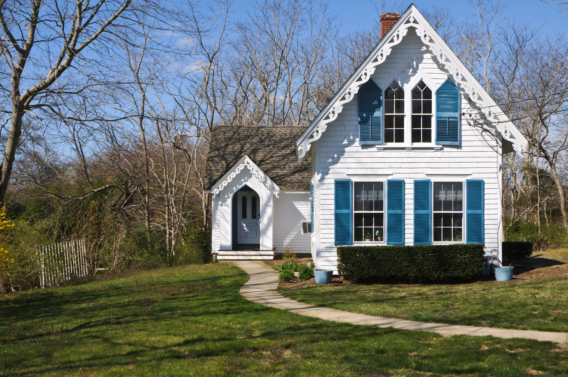 40 Exterior House Color Combos for Inviting Curb Appeal, According to a ...