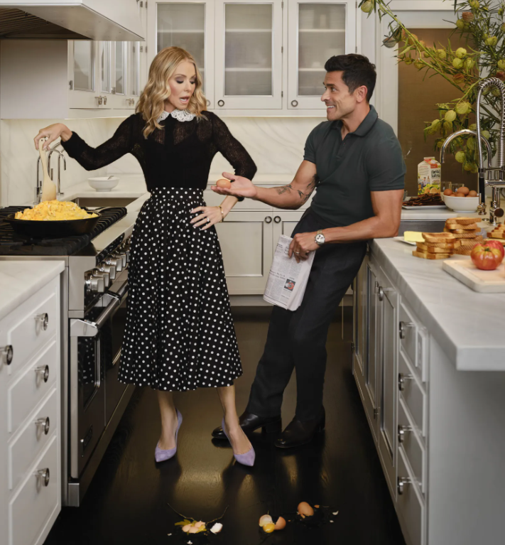 Kelly Ripa & Mark Consuelos Offer an Inside Peek Into Their NYC ...
