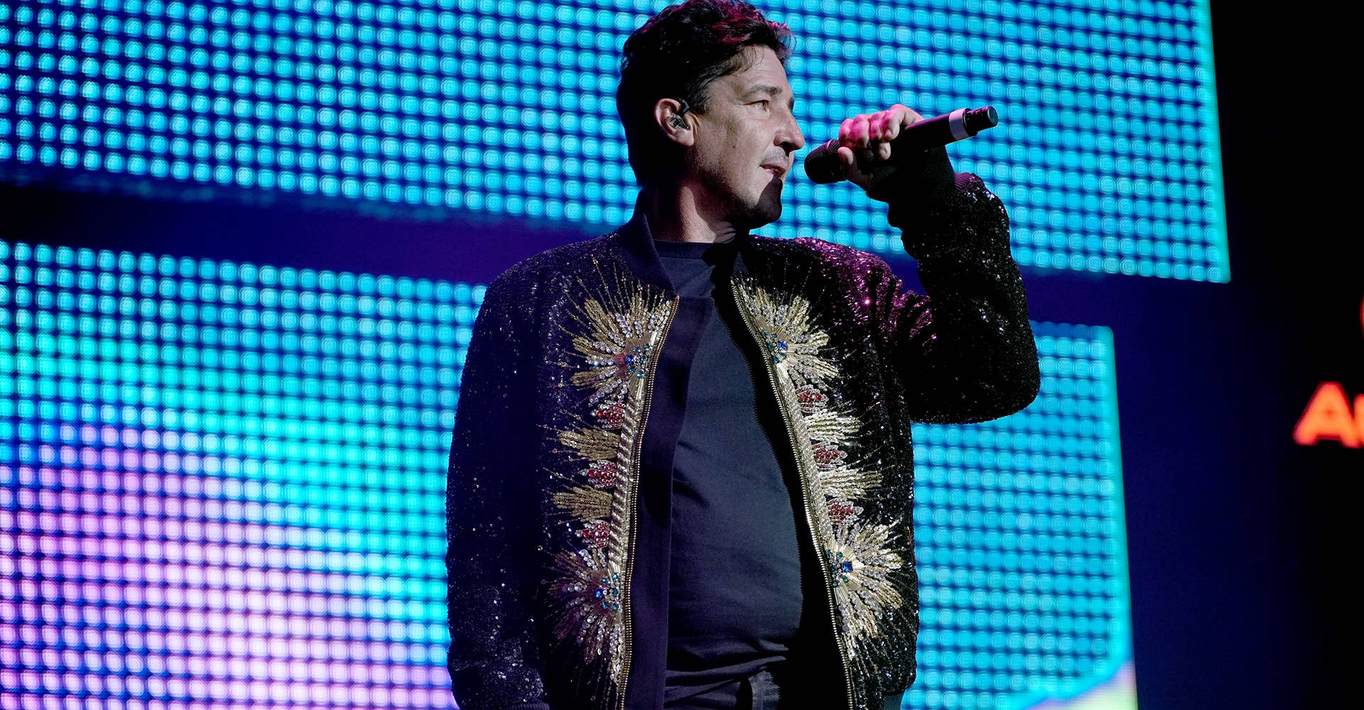 Who Is Jonathan Knight? All About Jon Knight of HGTV, NKOTB - Parade ...