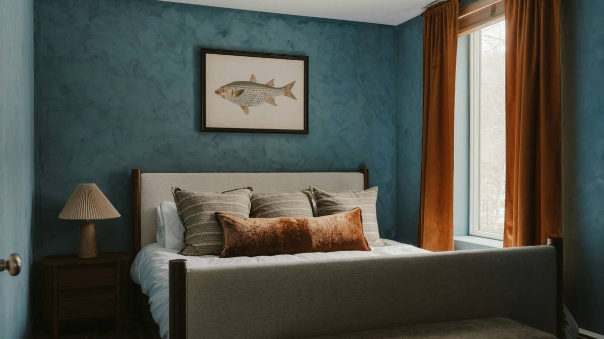 5 Paint Colors Interior Designers Say They’d Never Use in a Dark Room