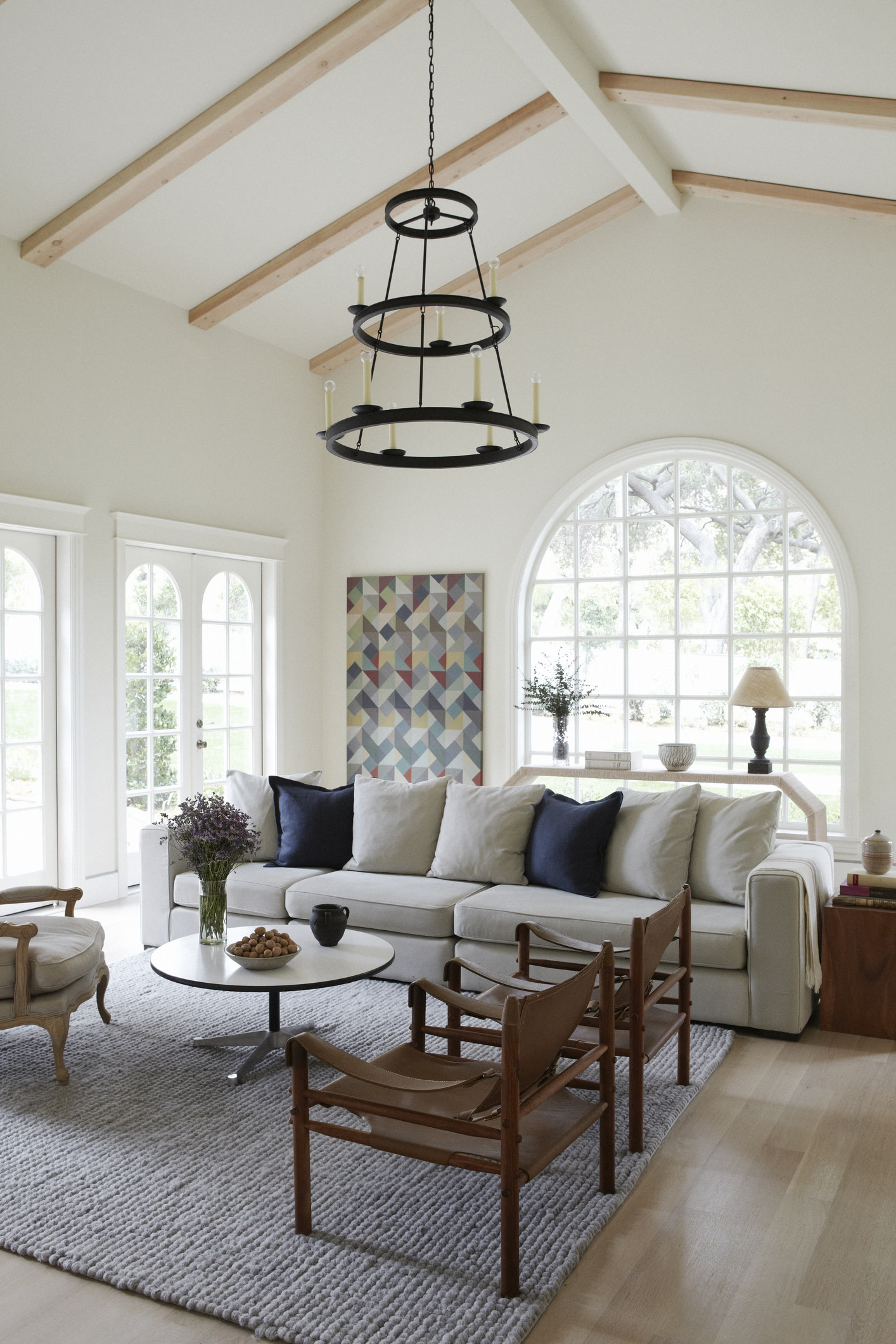 What is a Vaulted Ceiling? Plus Pros & Cons of This Popular ...