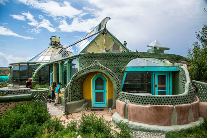 Earthship Homes: Cost, Characteristics, Pros and Cons - Parade Home ...