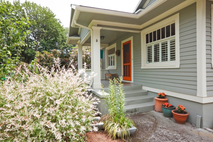 40 Exterior House Color Combos for Inviting Curb Appeal, According to a ...
