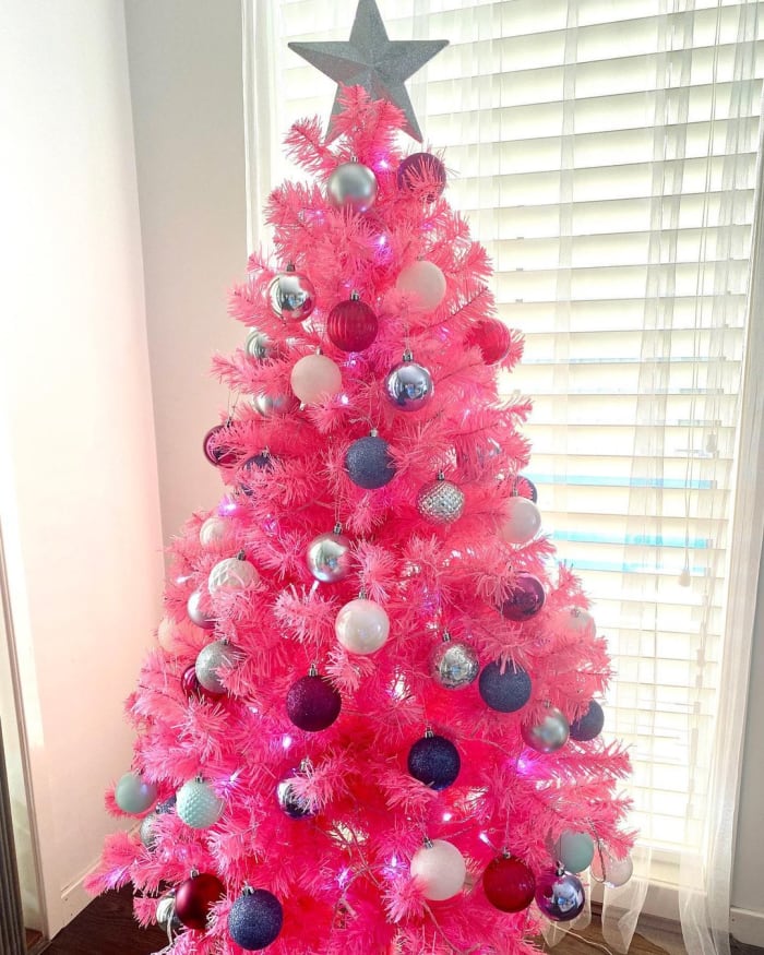 40 Christmas Tree Themes to Try Out in 2024 - Parade Home & Garden