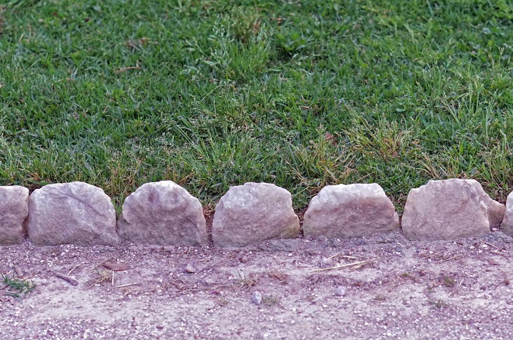 35 Landscape Edging Ideas for an Extra Classy Lawn and Garden - Parade ...