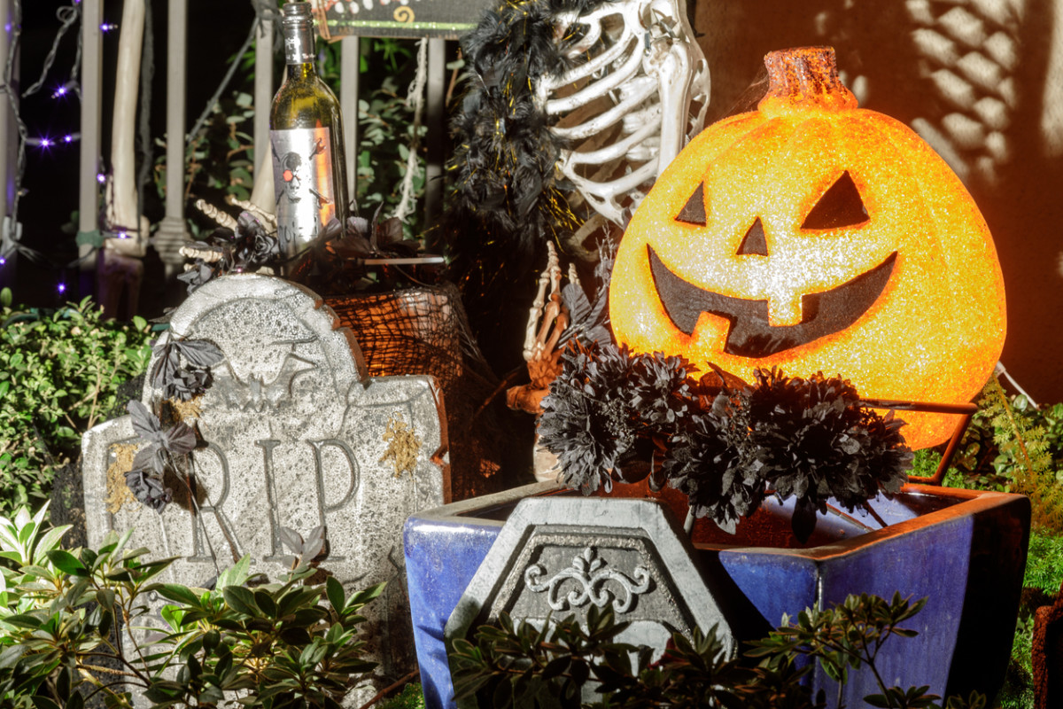 30 Scary DIY Halloween Prop Ideas - Parade Home & Garden