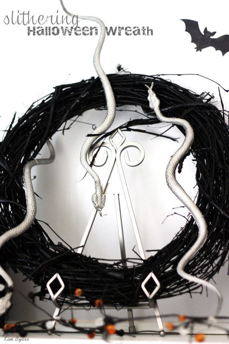 Make a Slithering Snake Wreath for Halloween - Parade Home & Garden