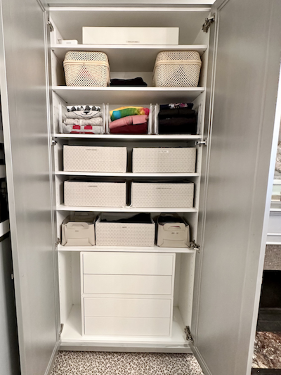 25 Small Bedroom Storage Ideas (With Photos, Expert Tips) - Parade Home ...