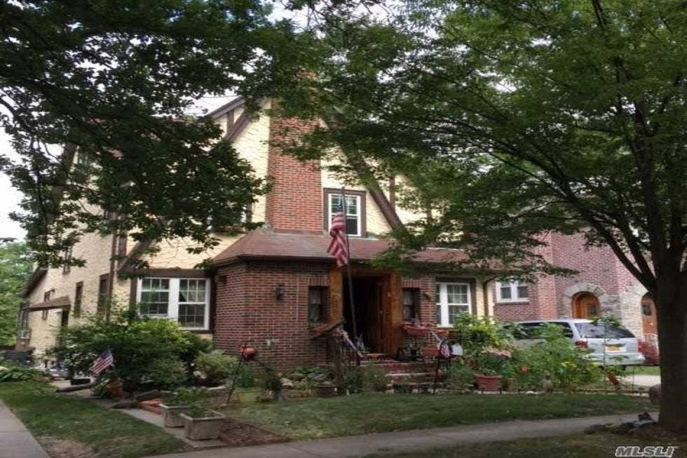See Inside: Donald Trump’s Childhood Home Put On the Market - Parade ...