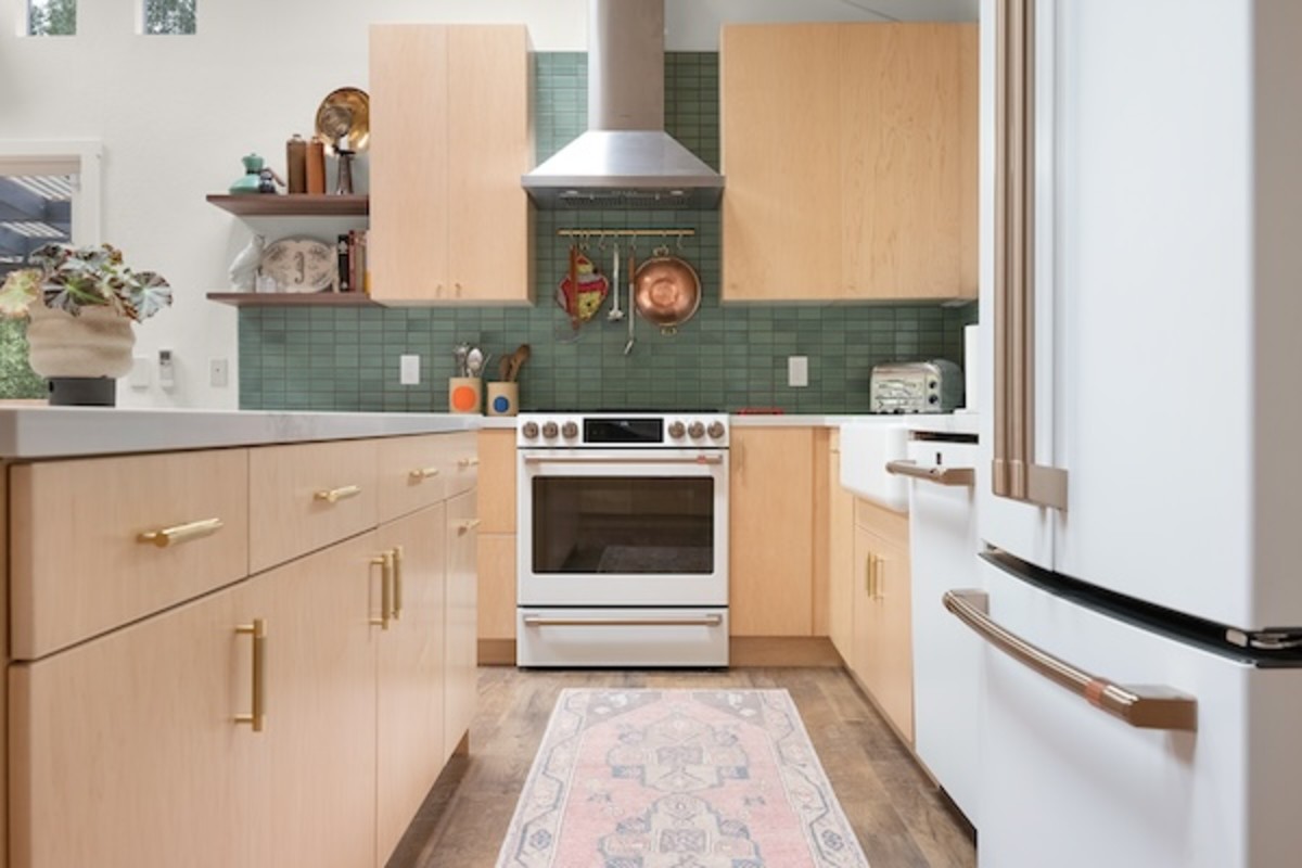 45 Farmhouse Kitchen Ideas With Photos From Design Pros - Parade Home ...