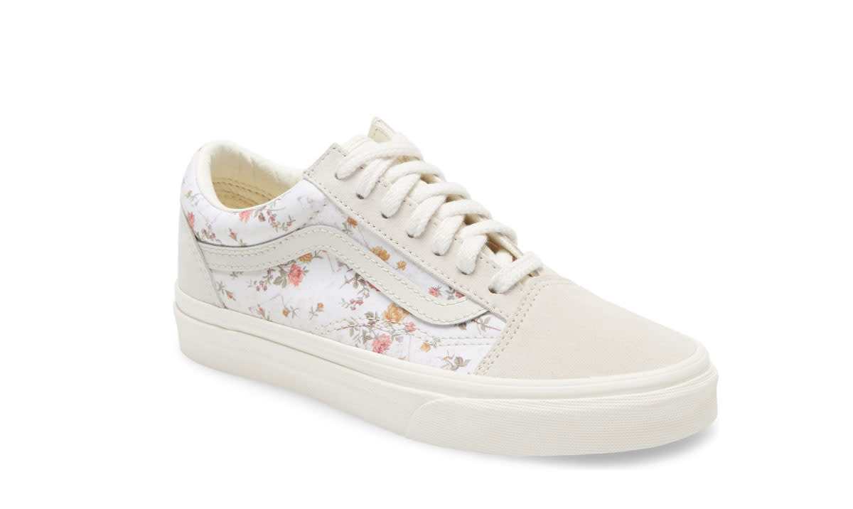 Spring Flowers! 13 Botanical-Inspired Products You Need to Buy This ...