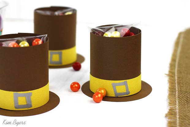 Thanksgiving Kids Table: Easy Braves & Pilgrims Treat Containers ...