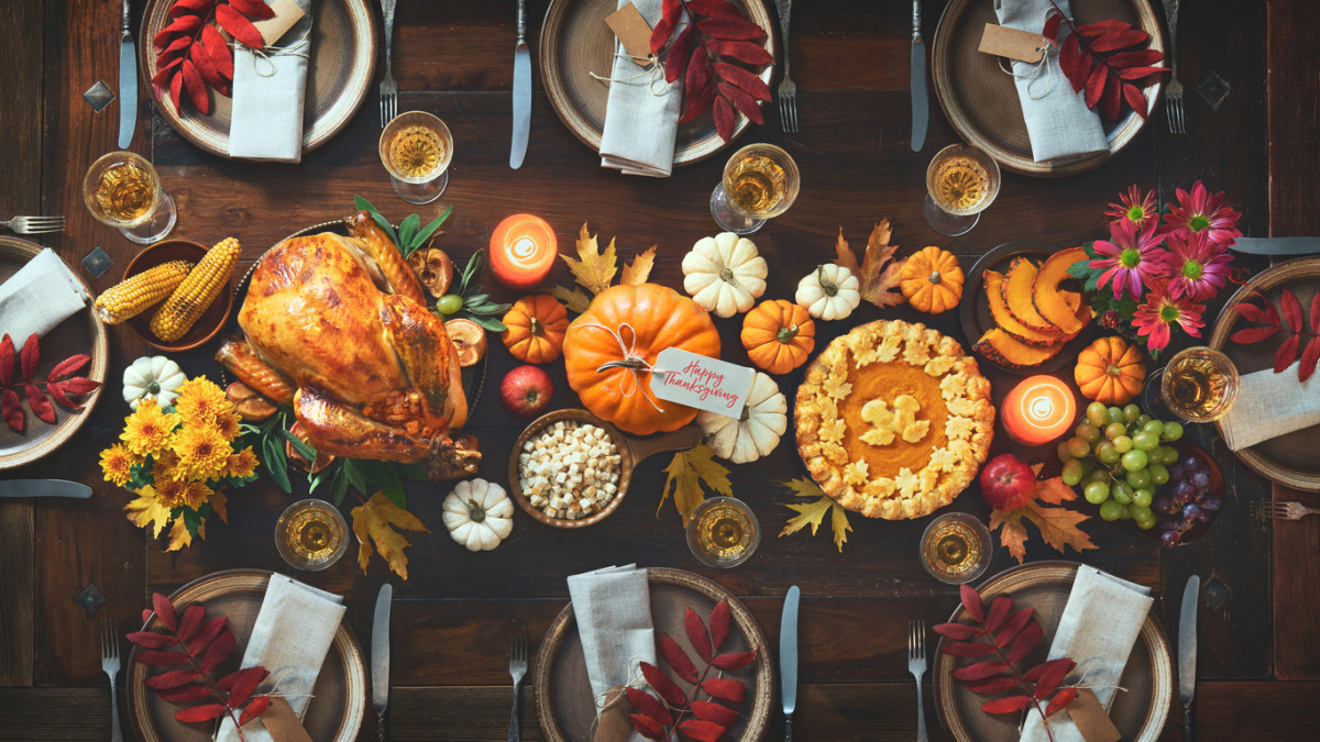 61 Stylish Thanksgiving Table Decor and Setting Ideas - Parade Home ...
