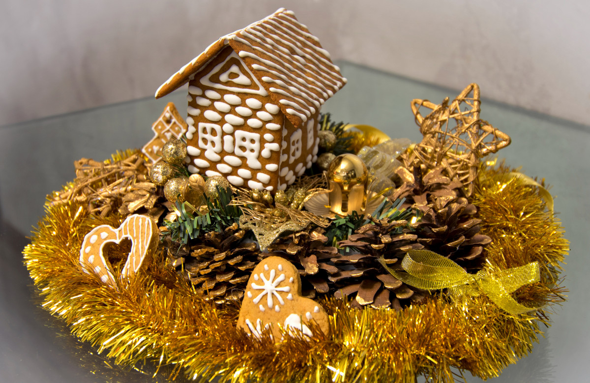 40 Christmas Centerpiece Ideas To Brighten Your Holiday Table - Parade ...