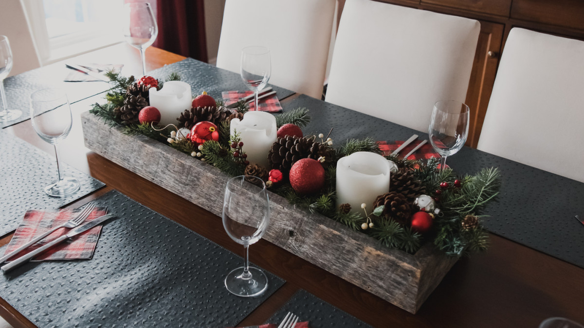 40 Christmas Centerpiece Ideas To Brighten Your Holiday Table - Parade ...