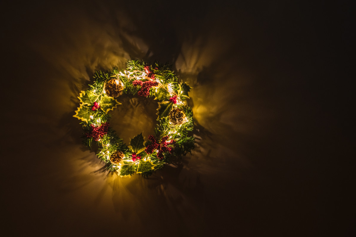 50 Creative Christmas Wreath Ideas for Your Holiday Home Décor - Parade ...