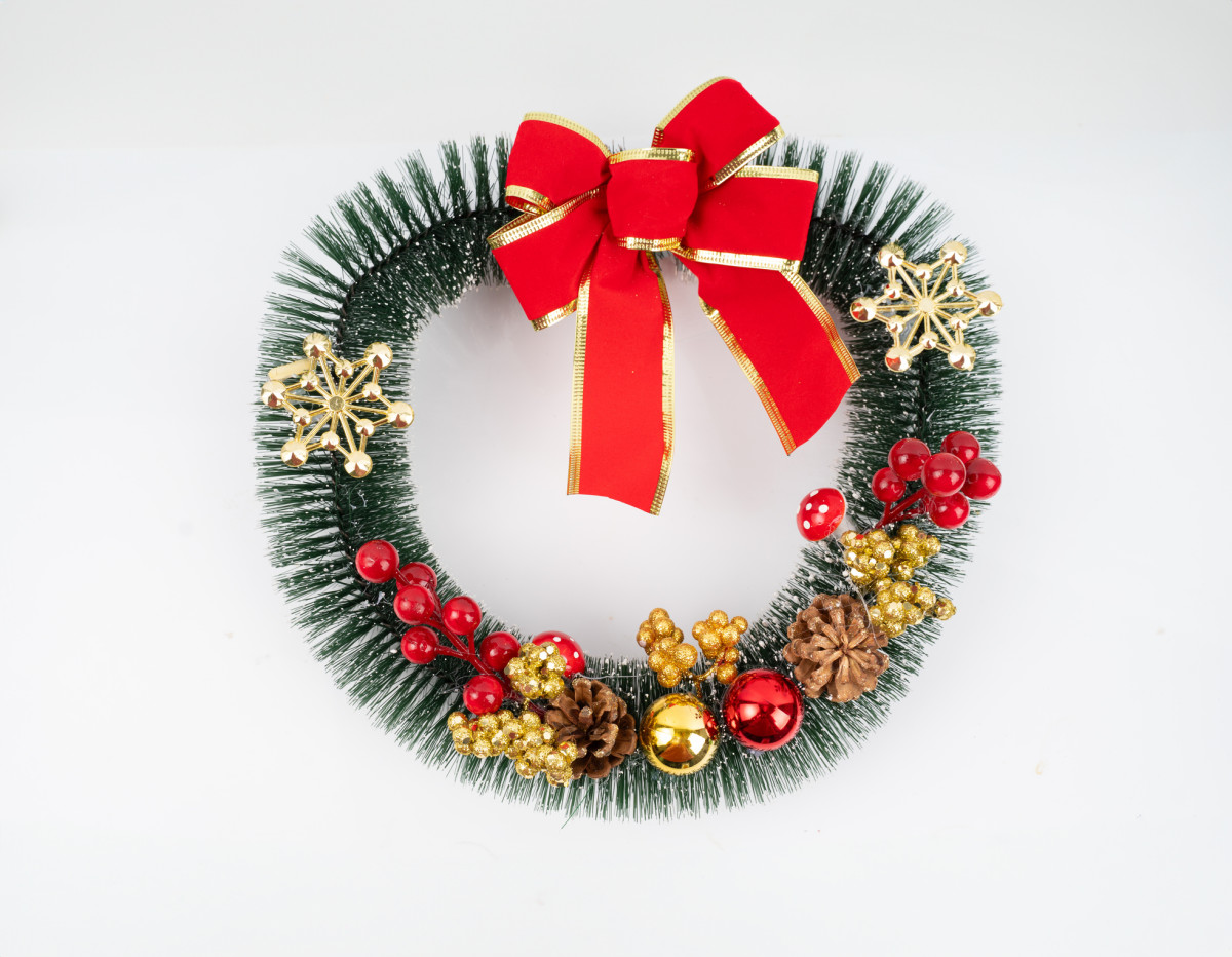 50 Creative Christmas Wreath Ideas for Your Holiday Home Décor - Parade ...
