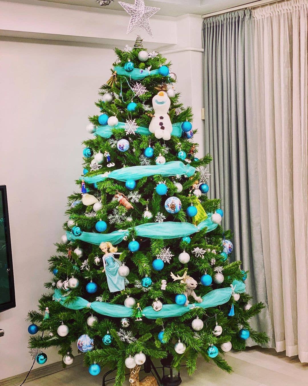 40 Christmas Tree Themes to Try Out in 2024 - Parade Home & Garden
