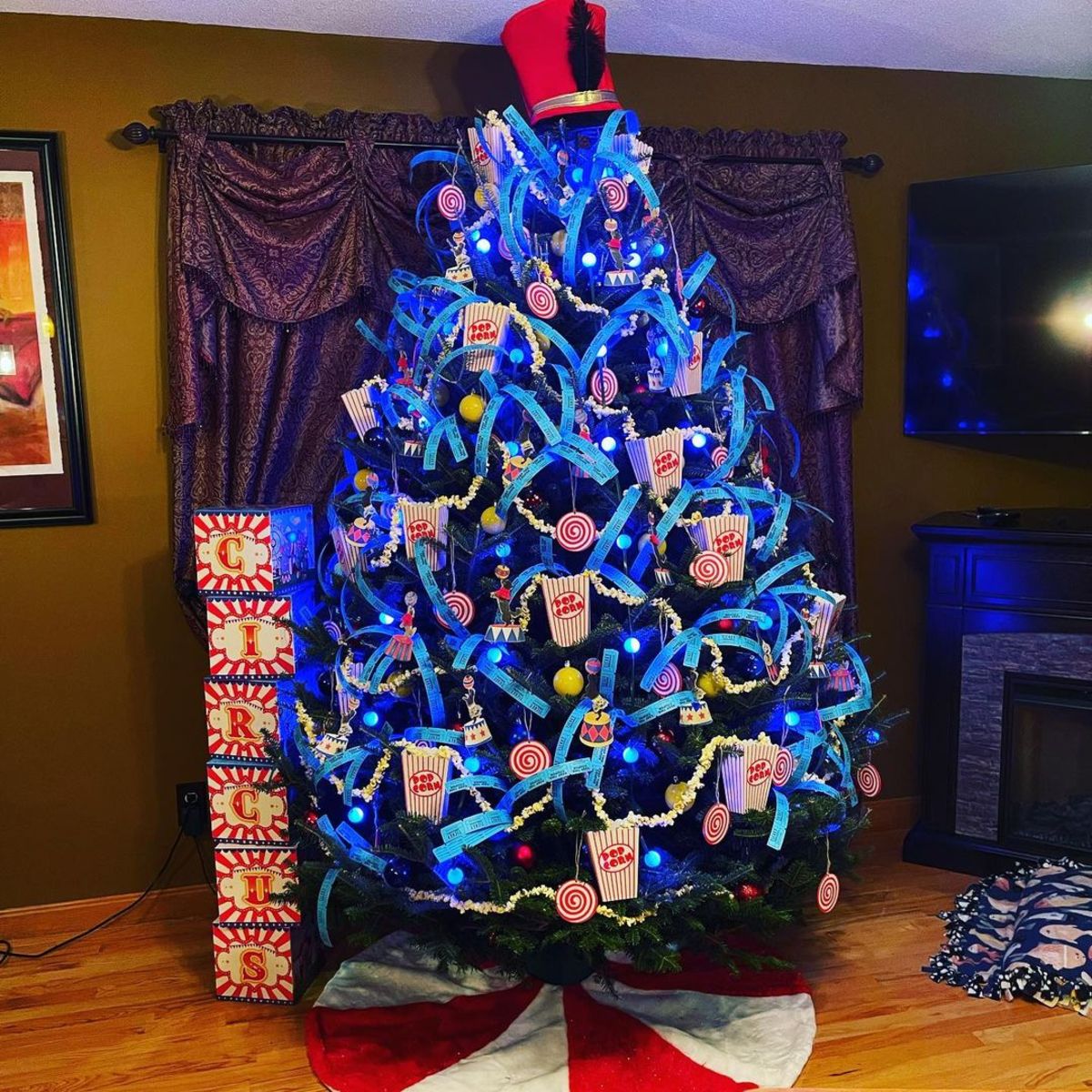 40 Christmas Tree Themes to Try Out in 2024 - Parade Home & Garden