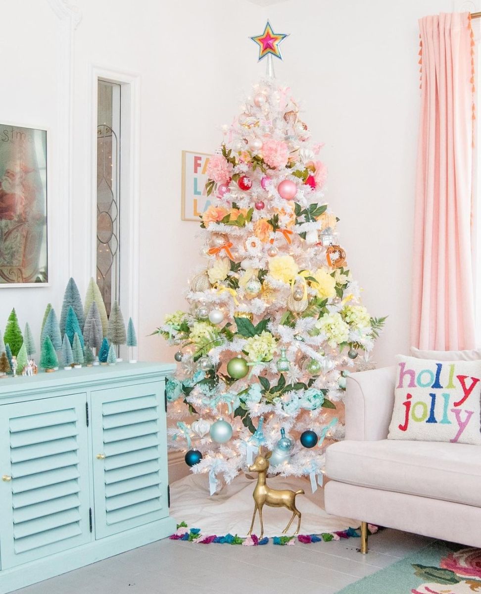 40 Christmas Tree Themes to Try Out in 2024 - Parade Home & Garden