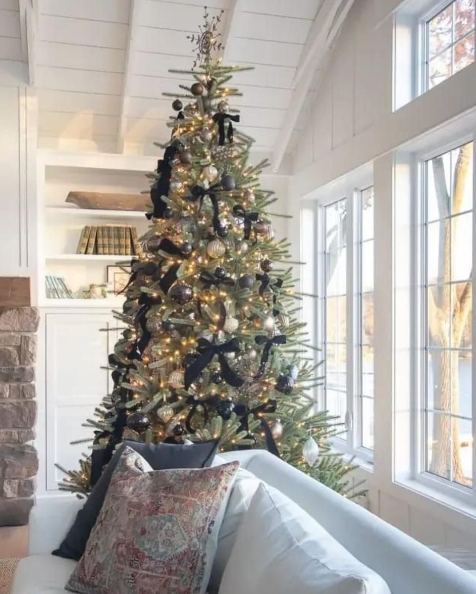 40 Christmas Tree Themes to Try Out in 2024 - Parade Home & Garden