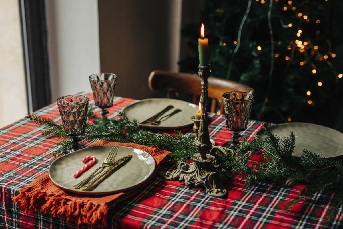 25 Creative Christmas Table Decorations to Invite Festivity This ...