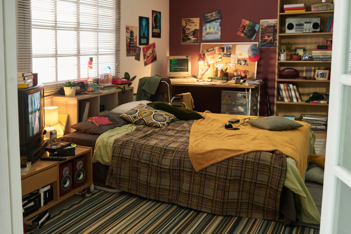 Michigan Woman Visits Sister’s Old Bedroom and It’s Literally a Time ...