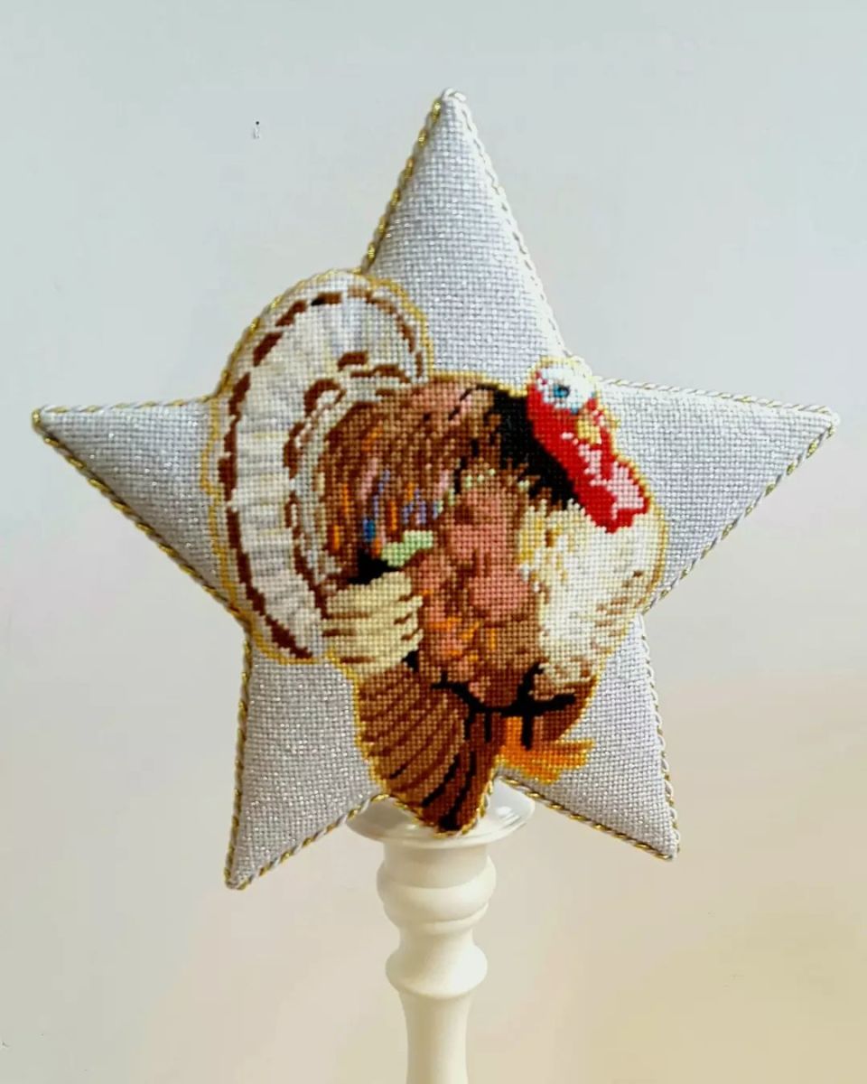 30 Christmas Tree Topper Ideas to Elevate Your Holiday Decor - Parade ...