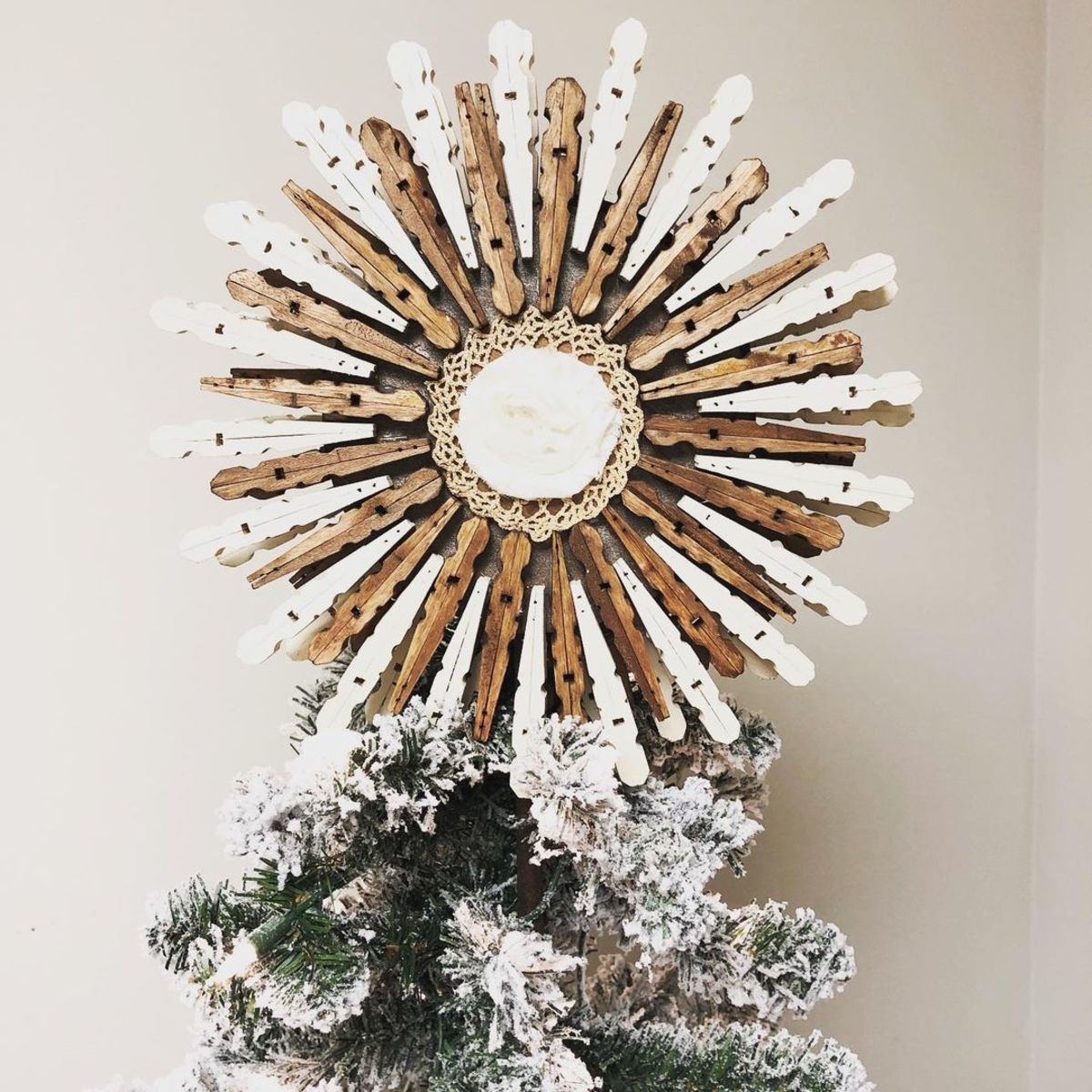 30 Christmas Tree Topper Ideas to Elevate Your Holiday Decor - Parade ...