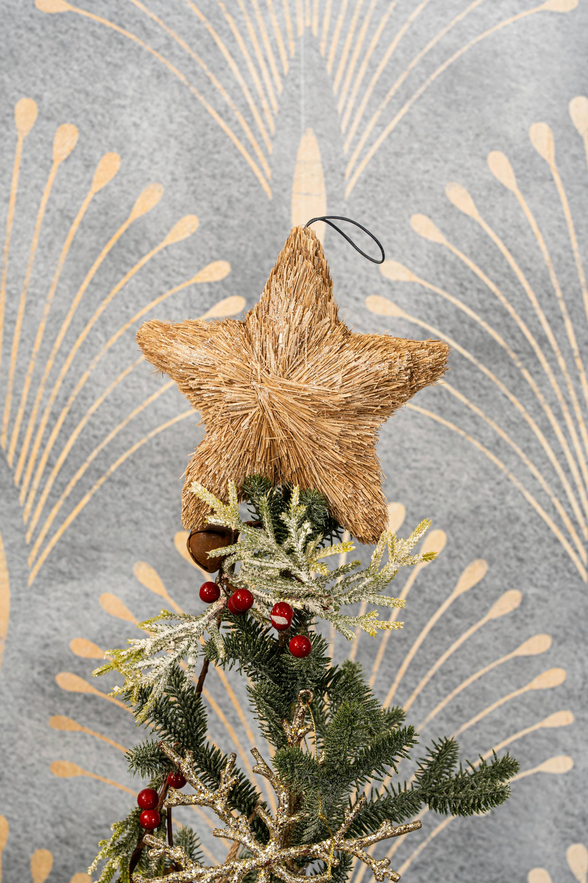 30 Christmas Tree Topper Ideas to Elevate Your Holiday Decor - Parade ...