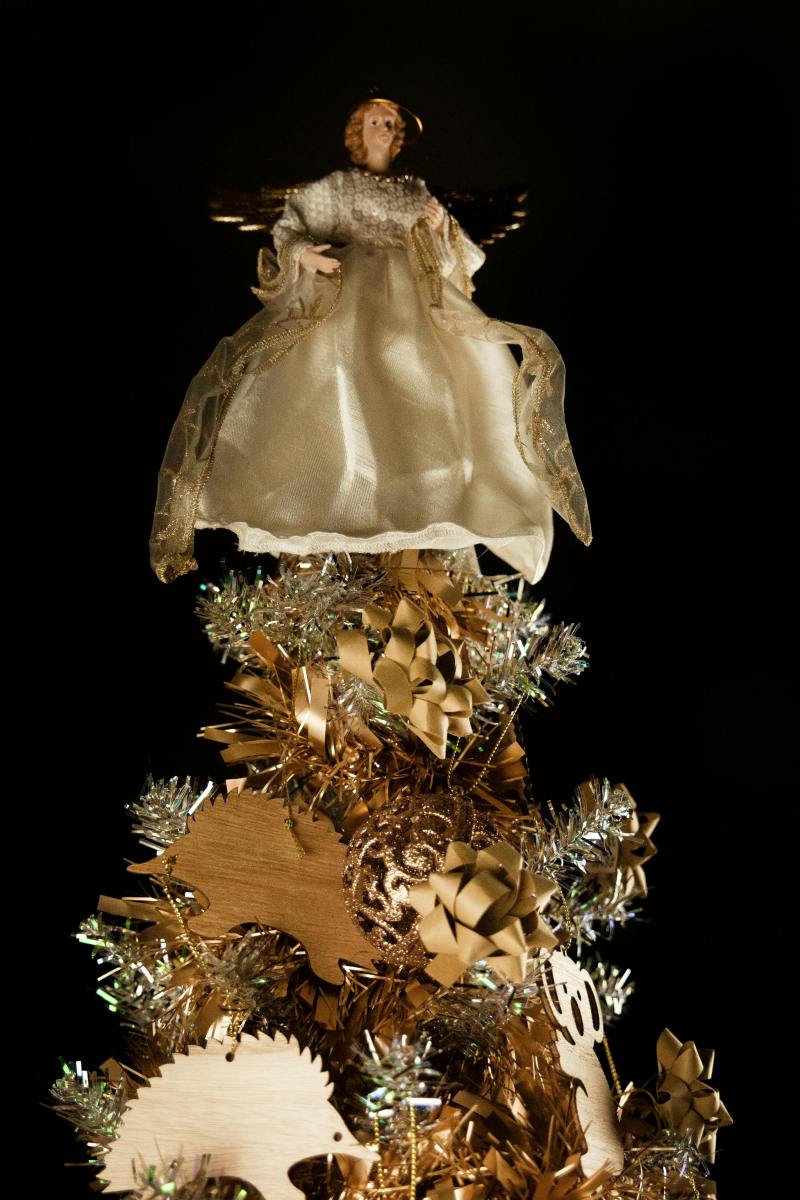 30 Christmas Tree Topper Ideas to Elevate Your Holiday Decor - Parade ...