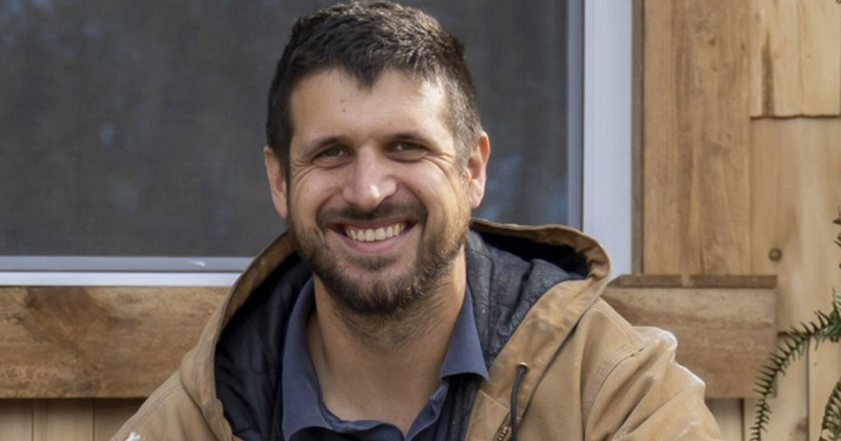 Who Is Evan Thomas? All About HGTV's "Bargain Block" Star - Parade Home ...