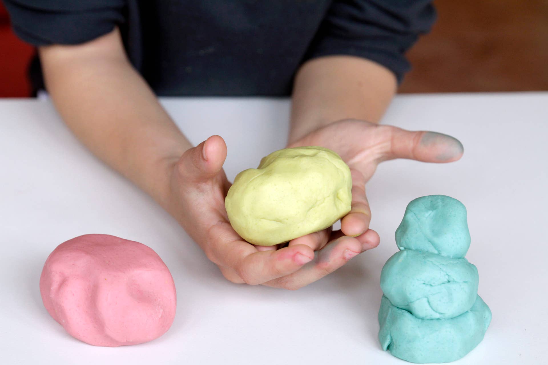 How to Make Microwave Playdough—An Easy Kids Activity for a Rainy Day ...