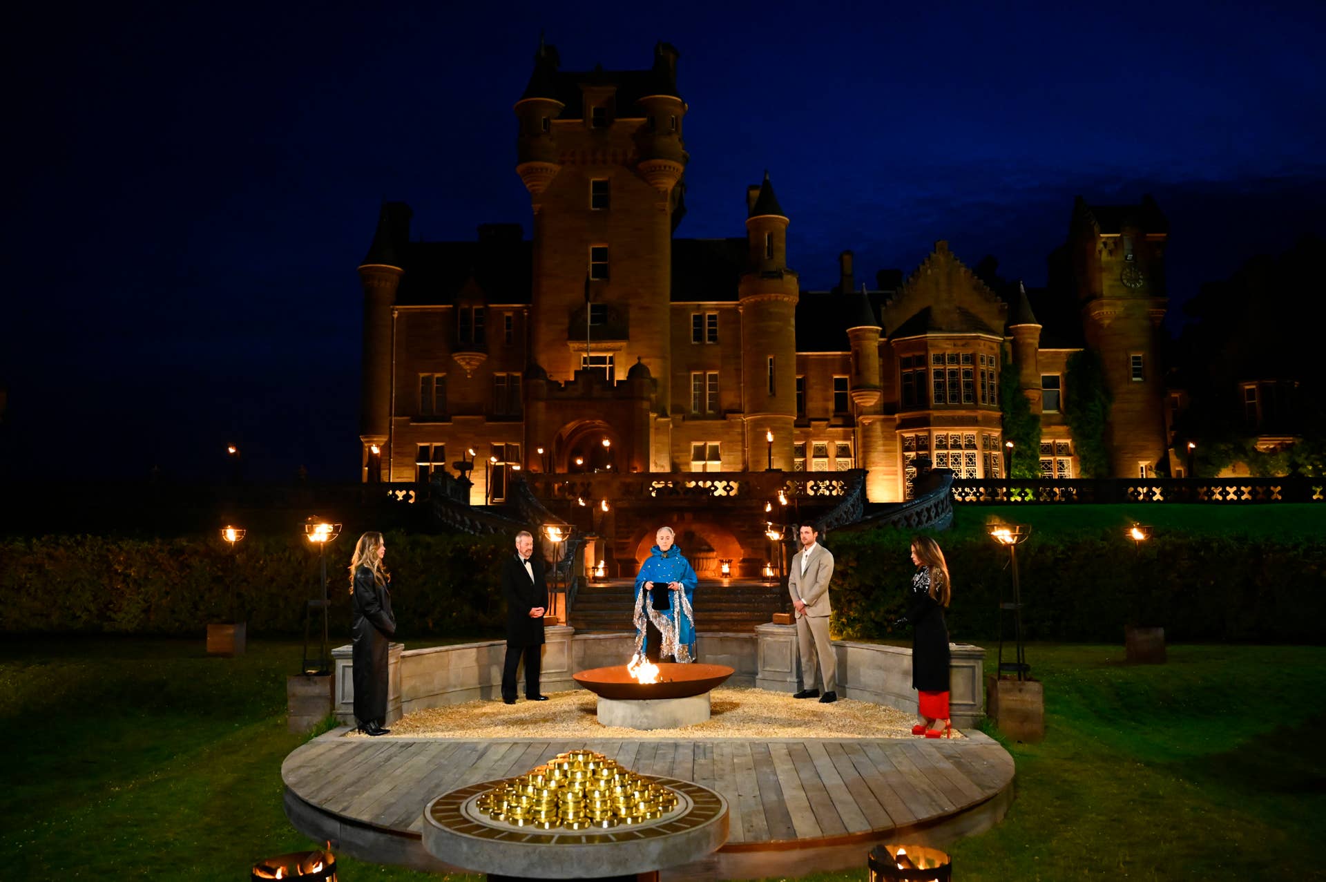 'The Traitors' Castle: Alan Cumming Gives Behind-the-Scenes Tour ...