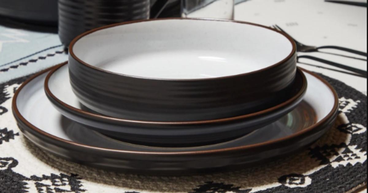 Walmart Is Selling a Highly-Rated 'Yellowstone' Themed Dinnerware ...