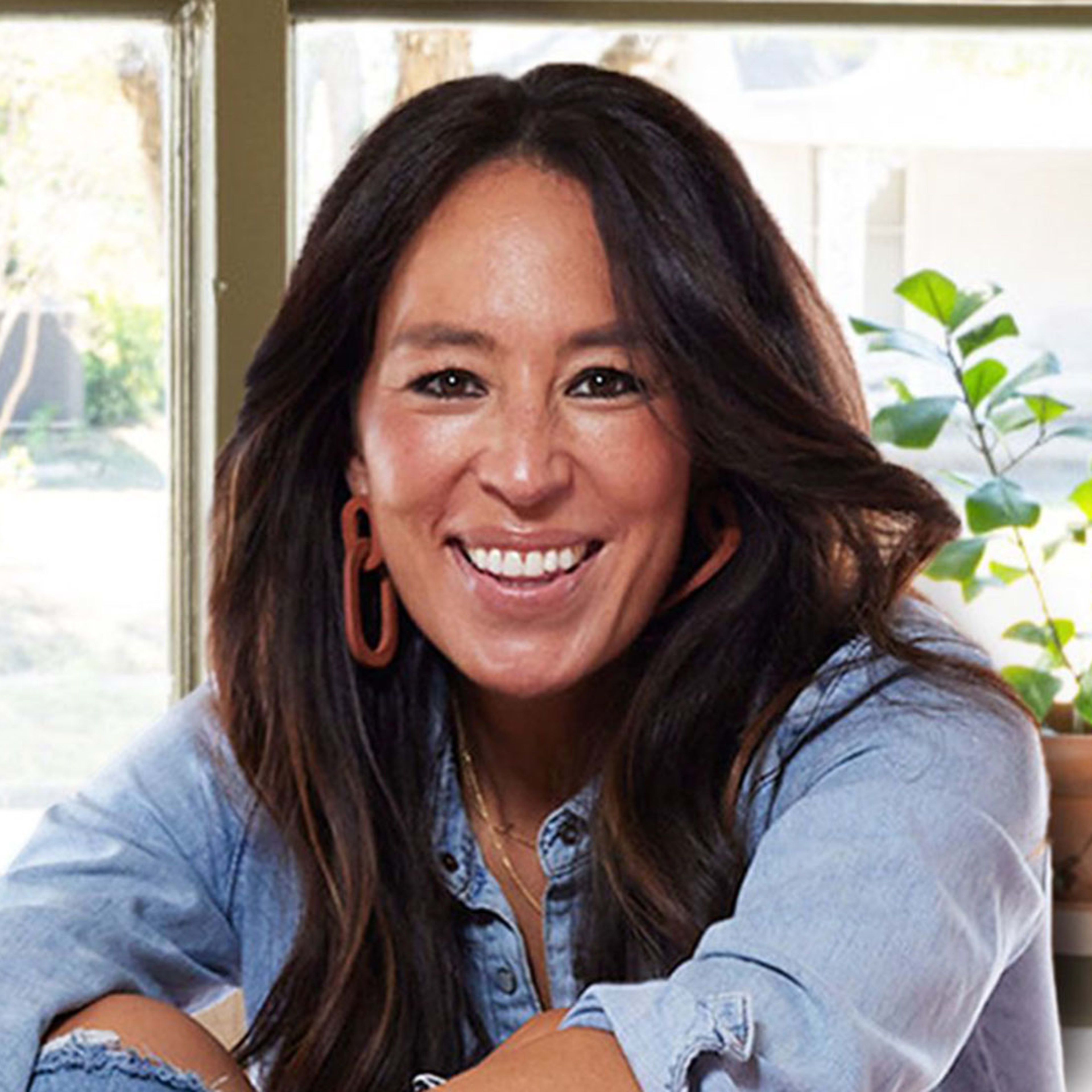 Joanna Gaines Net Worth (2025) From Fixer Upper, Magnolia - Parade Home ...