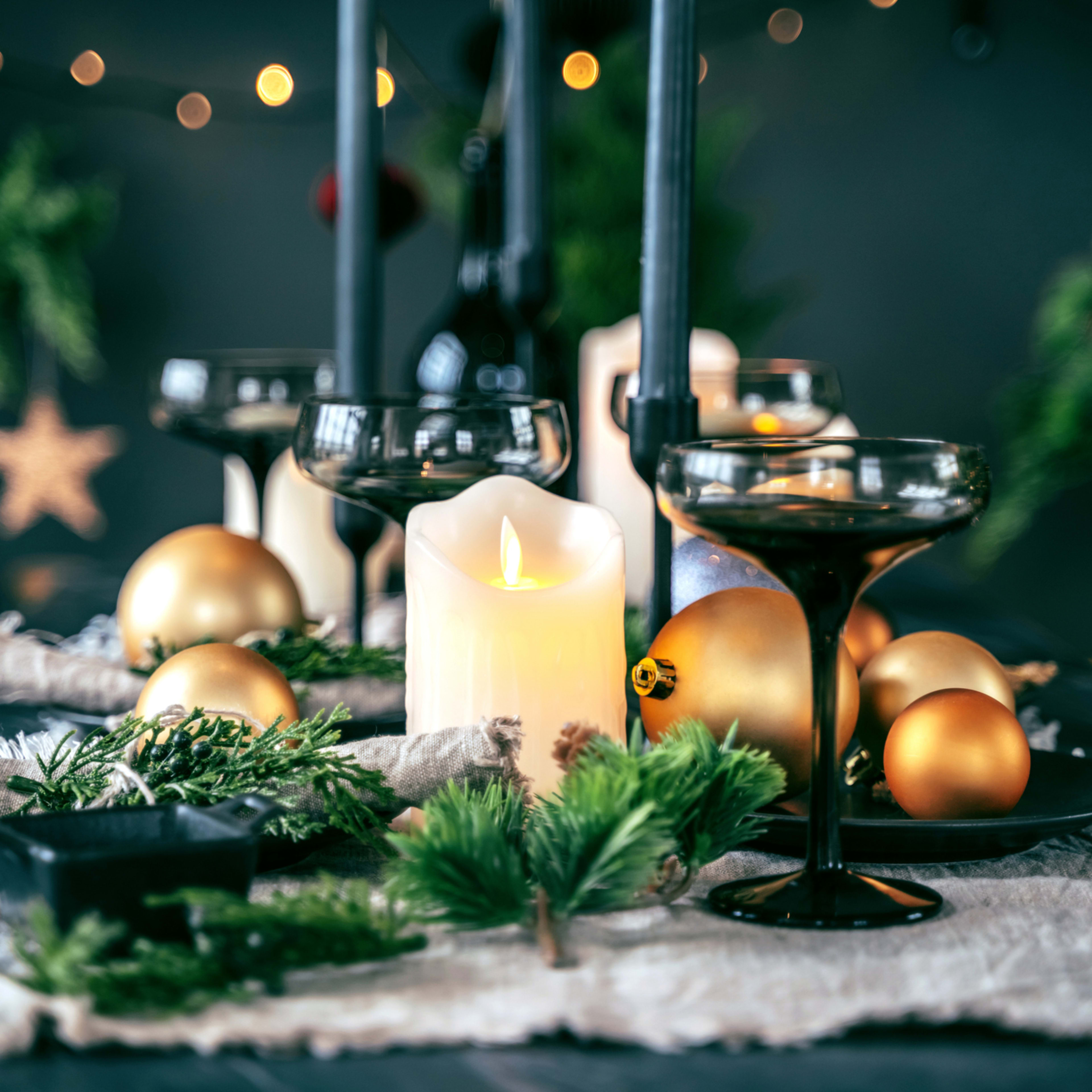 How to Do a DIY LED Balloon Drop Idea on New Year's Eve - Parade Home ...