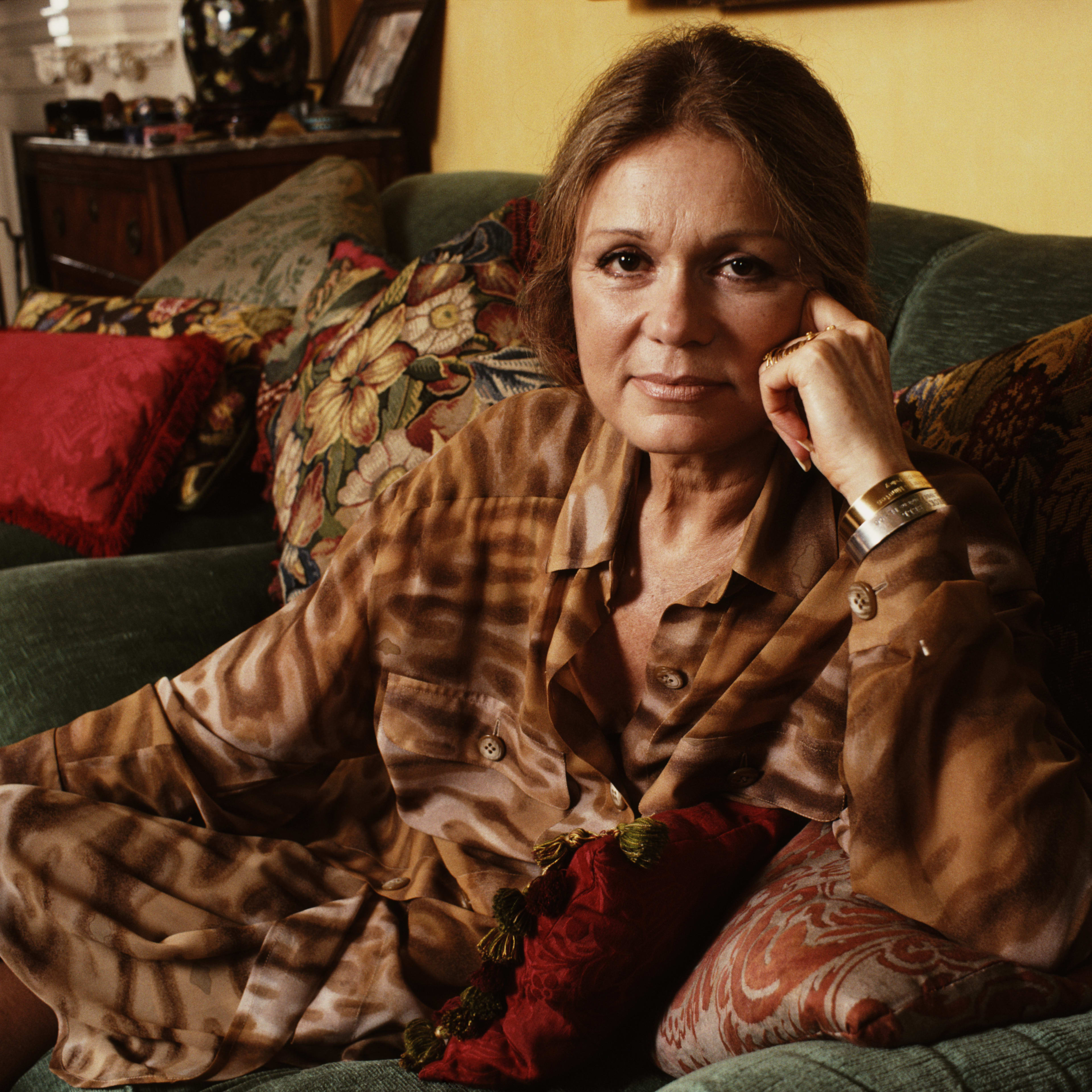 New York City Stoop Decorated with LEGO Flowers Goes So Viral - Parade ...