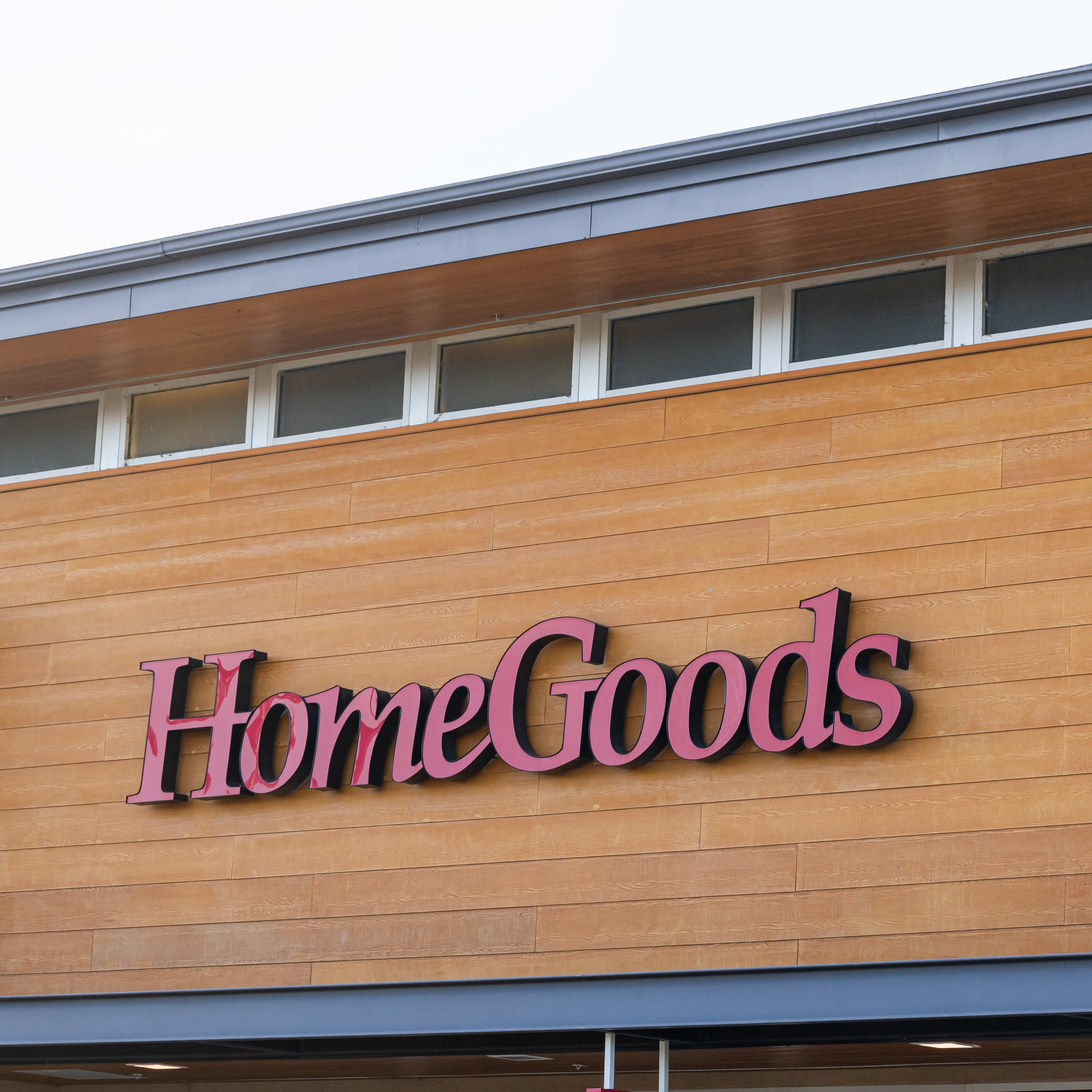 HomeGoods Has Throw Blankets That Shoppers Want Immediately - Parade ...