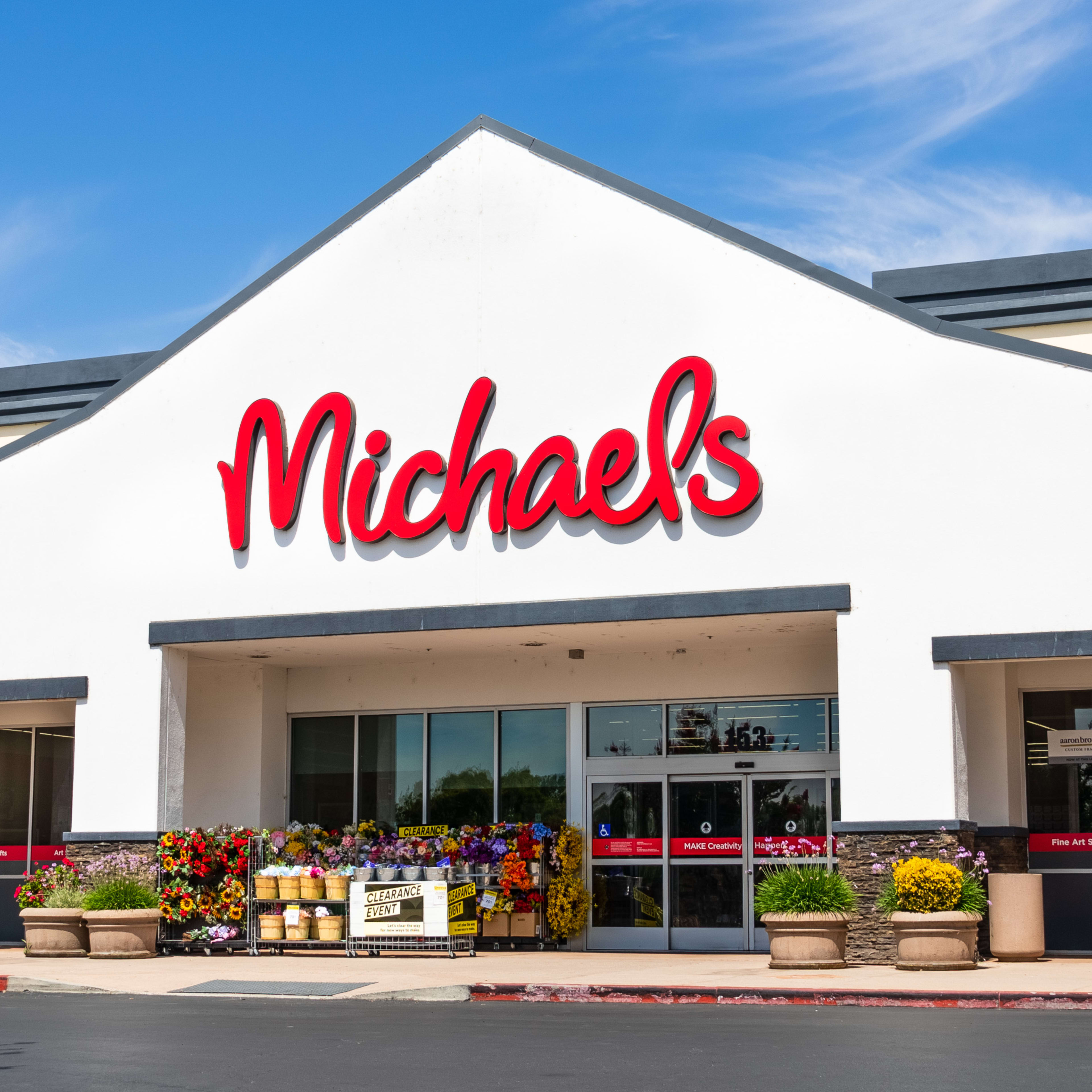 Michaels Is Bringing Back In-Store Craft Classes - Parade Home & Garden