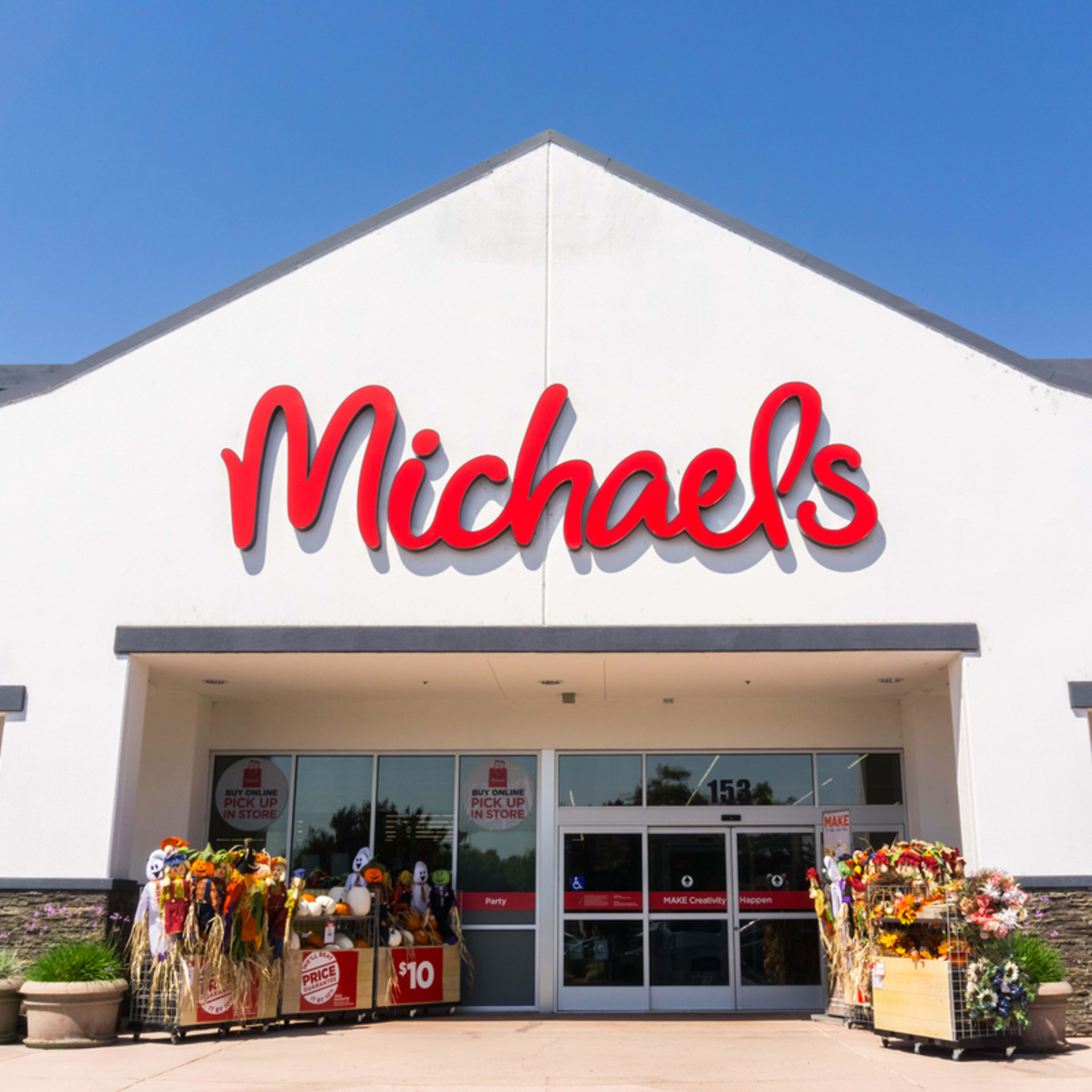 Michaels Is Bringing Back In-Store Craft Classes - Parade Home & Garden