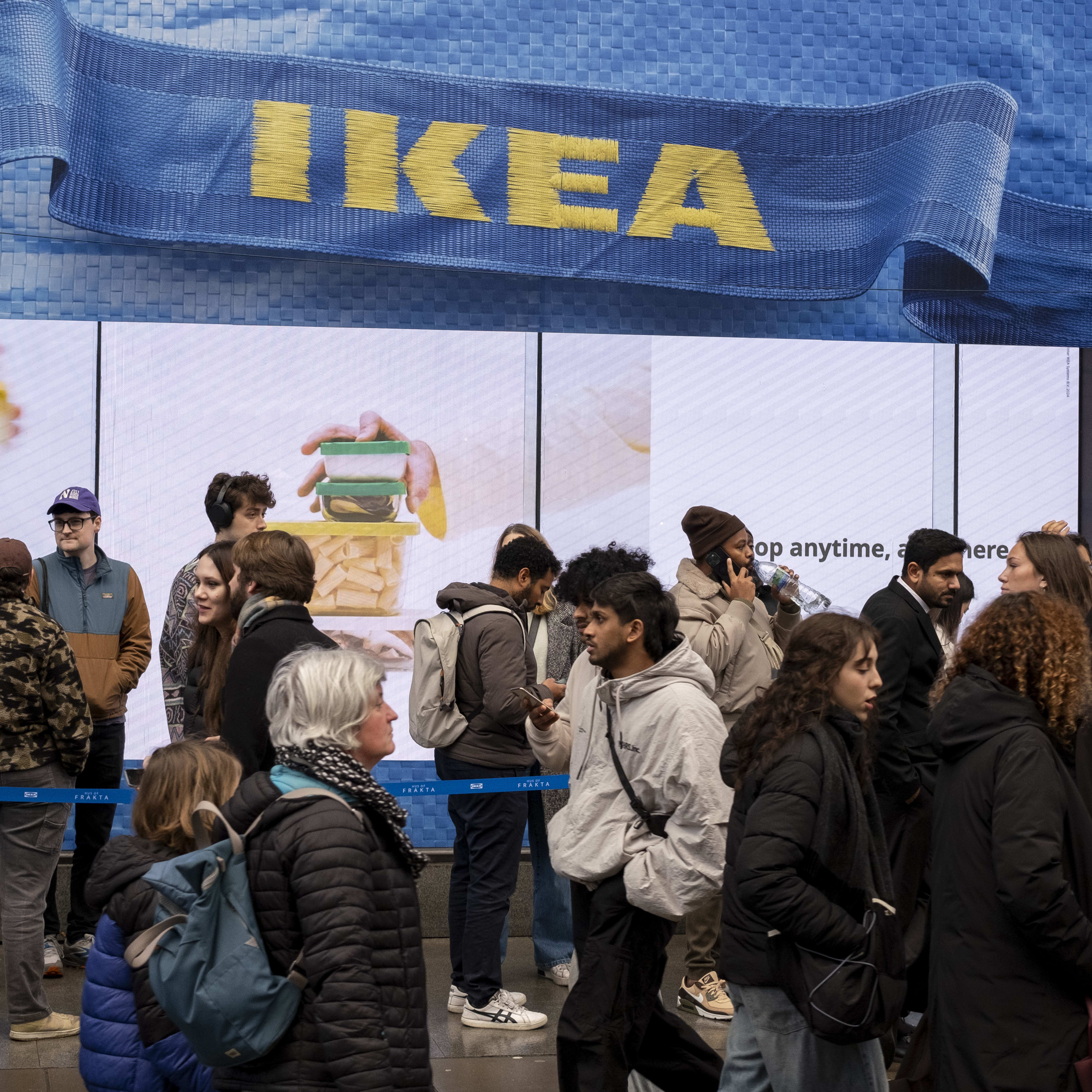 An Energy Healer's Guide To Cleansing a House—Literally and Figuratively - Parade Home & Garden