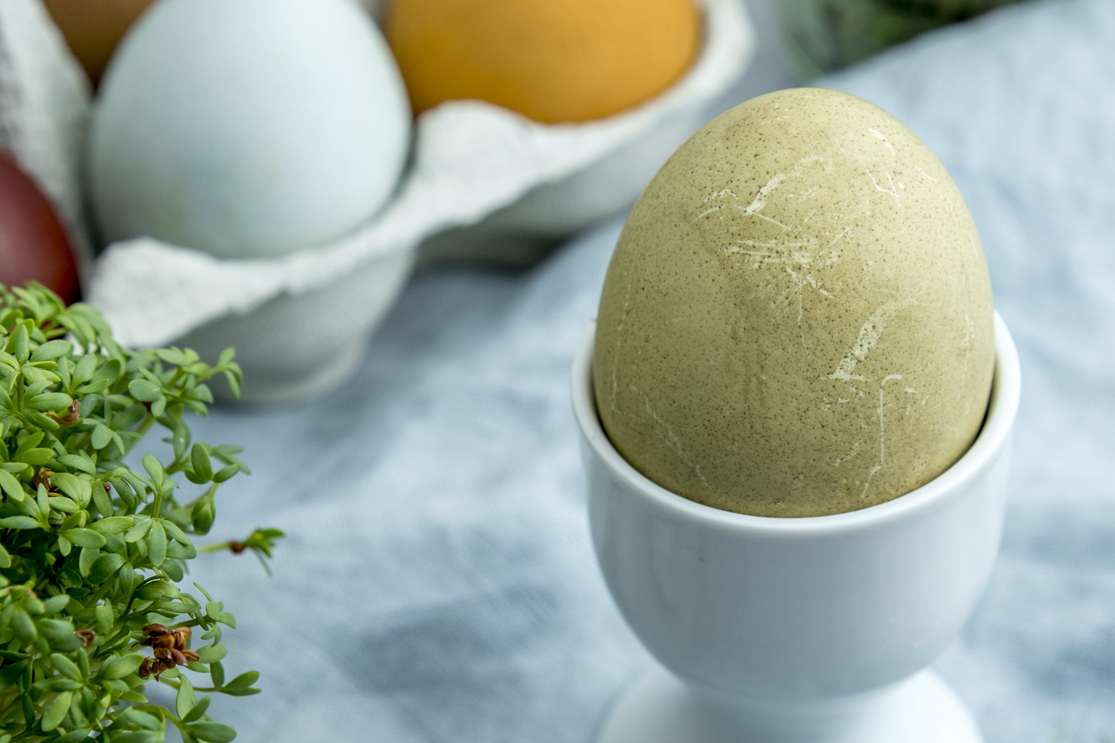 7 Ways to Dye Easter Eggs Naturally Using What You Have at Home ...