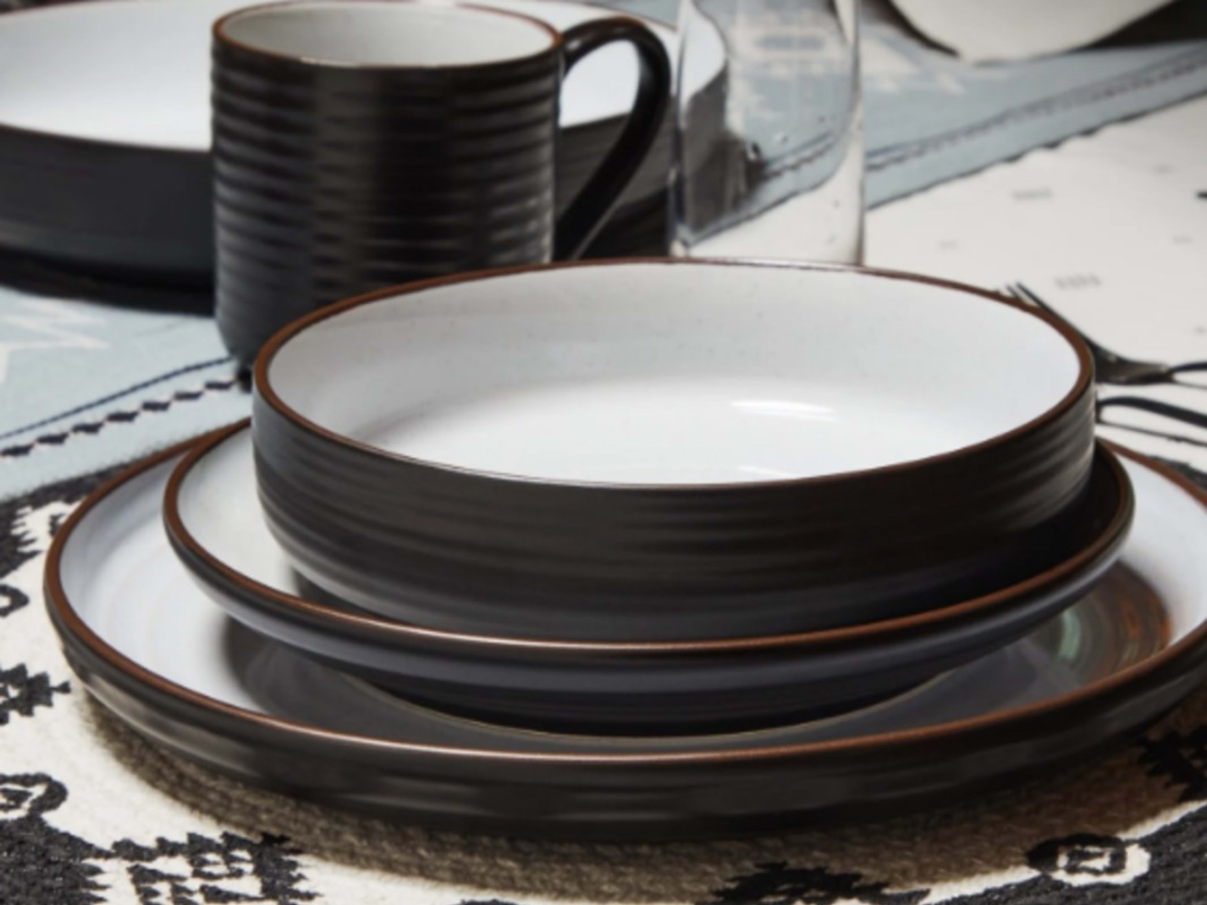 Walmart Is Selling a Highly-Rated 'Yellowstone' Themed Dinnerware ...