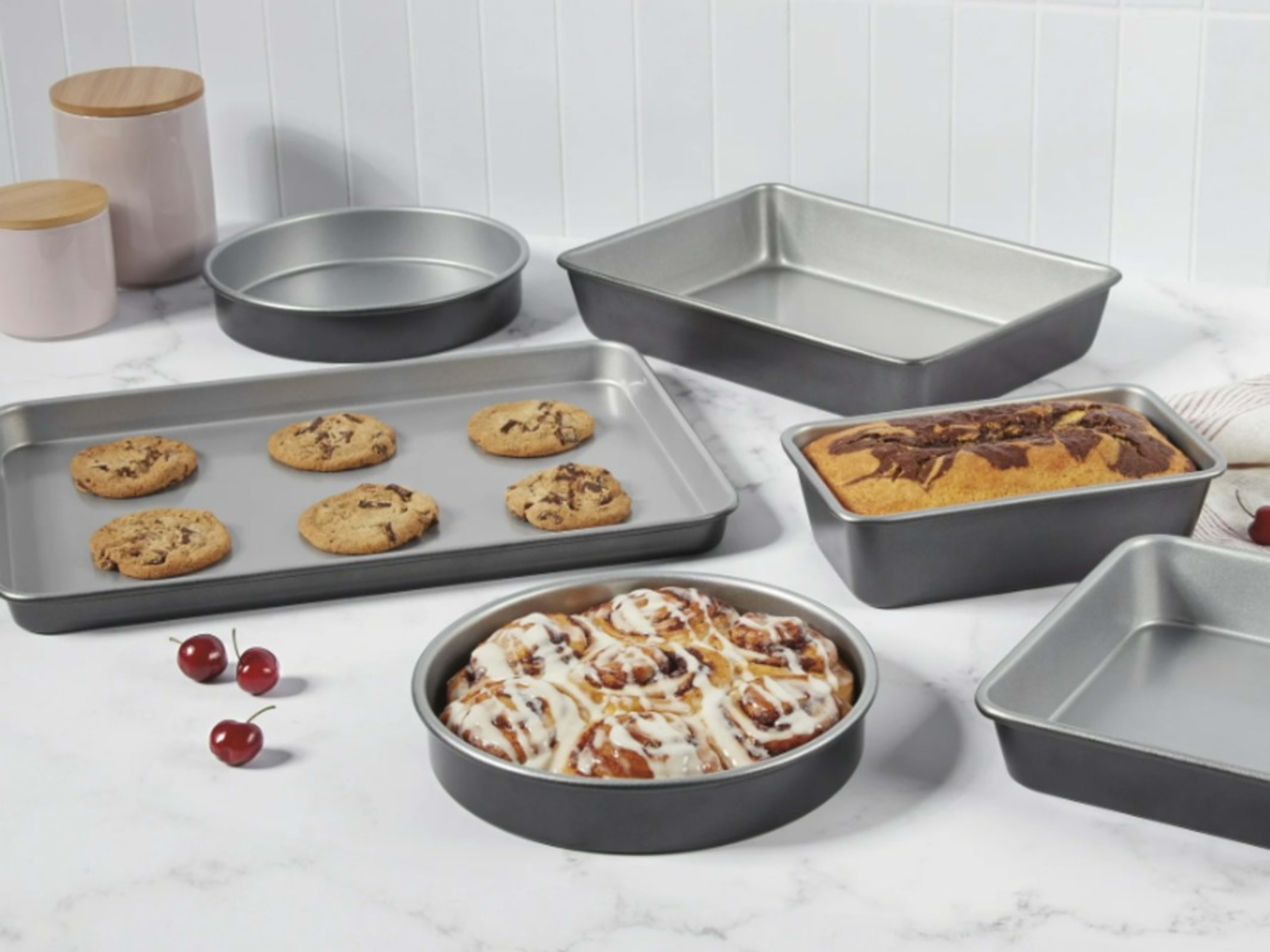 Walmart Is Selling an $84 Cuisinart Bakeware Set for Only $30, and ...