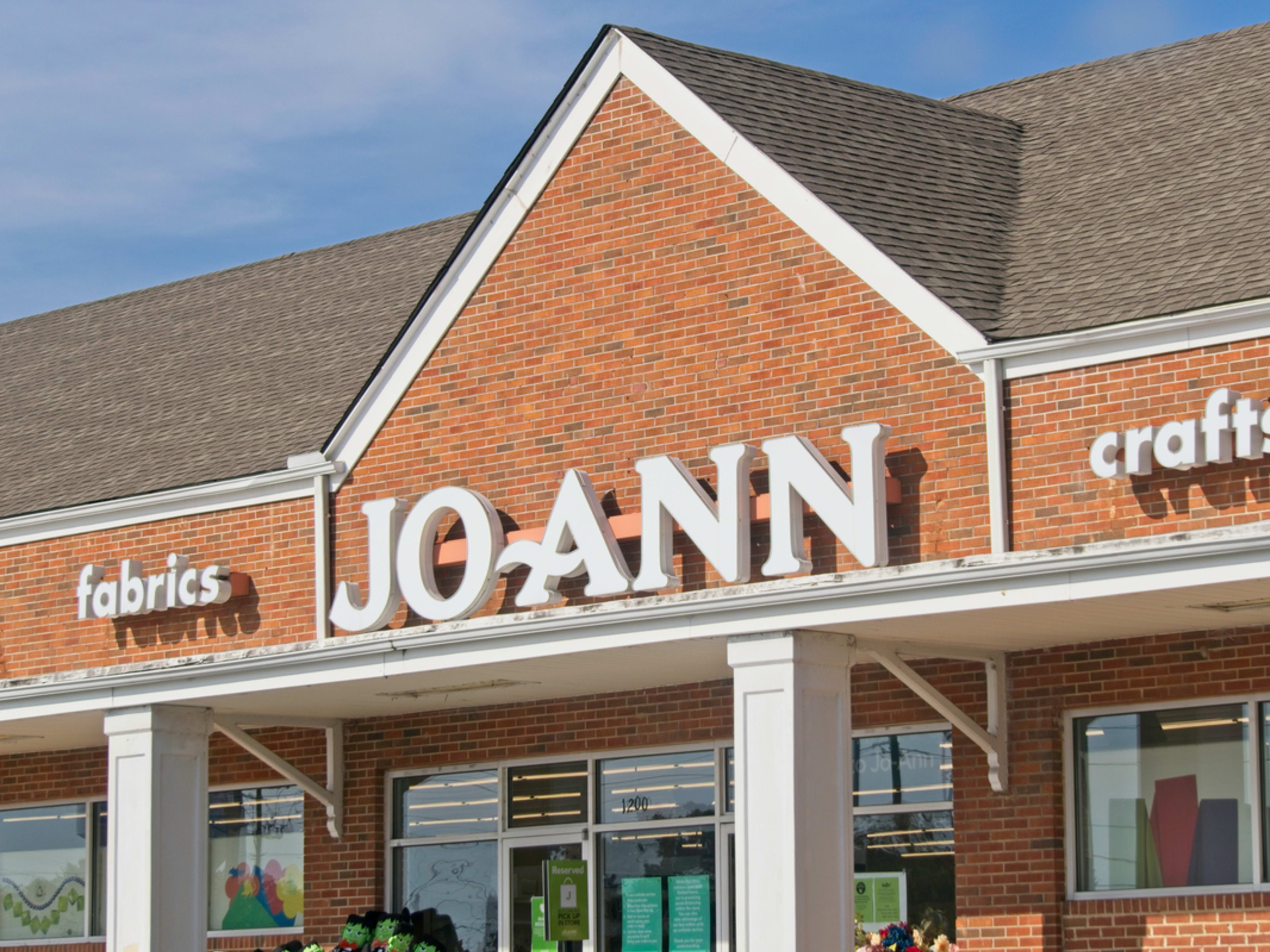 This Lookalike of the TJ Maxx Viral Christmas Tree Candle Is on Sale ...