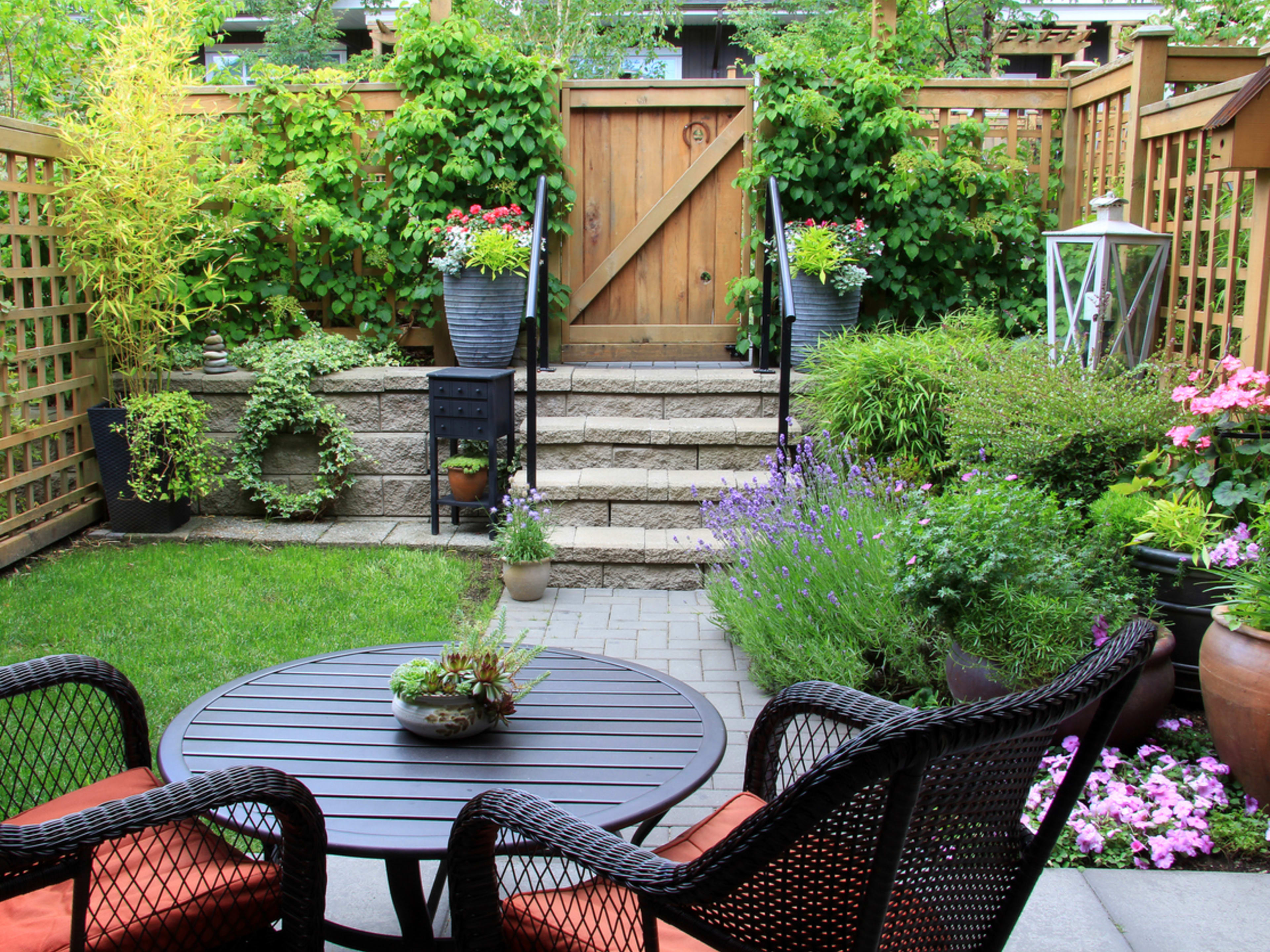 45 Small Garden Ideas (With Expert Tips, Photos)