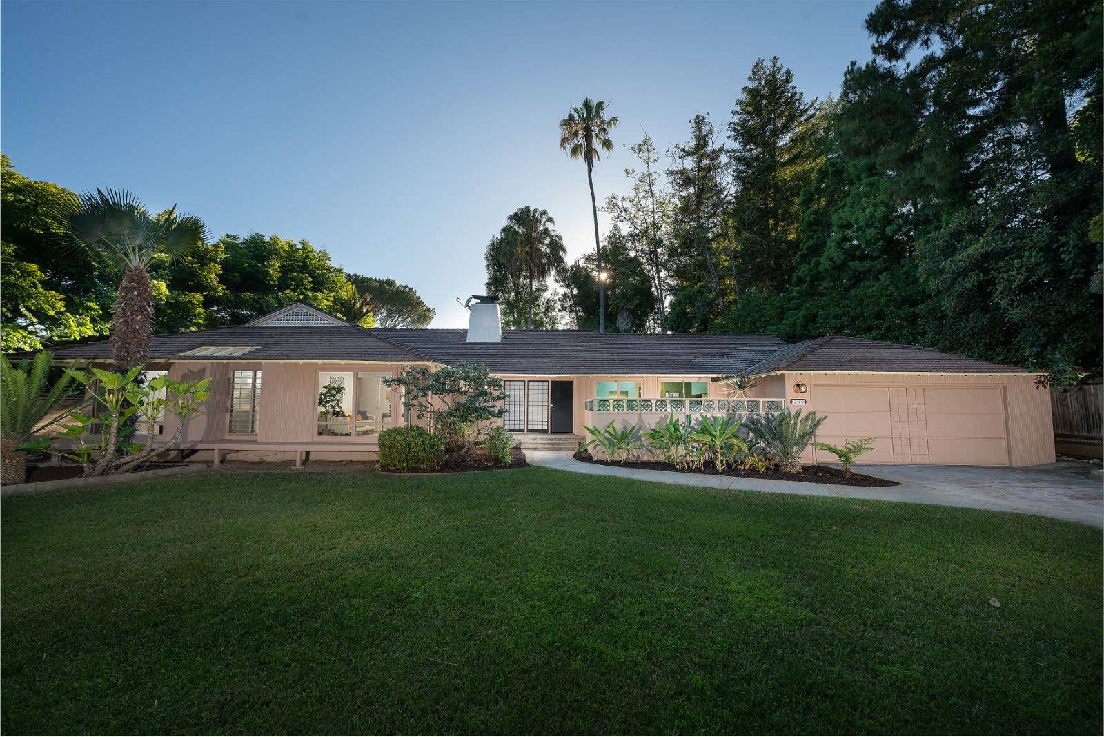 Golden Girls House for Sale—Golden Girls House Photos and Pictures ...