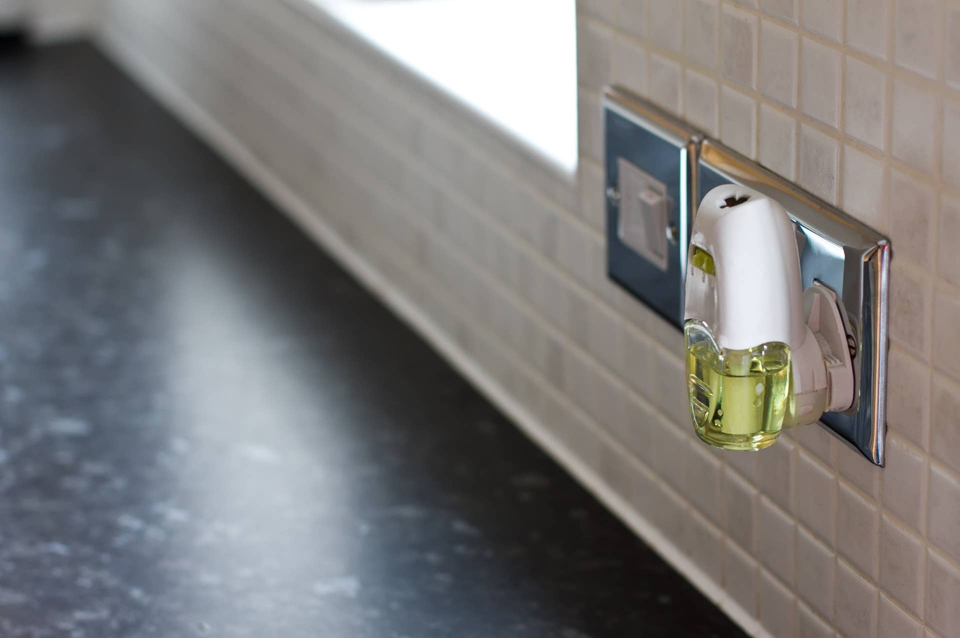 This Genius Plug-In Air Freshener Hack Will Keep Your House Smelling ...